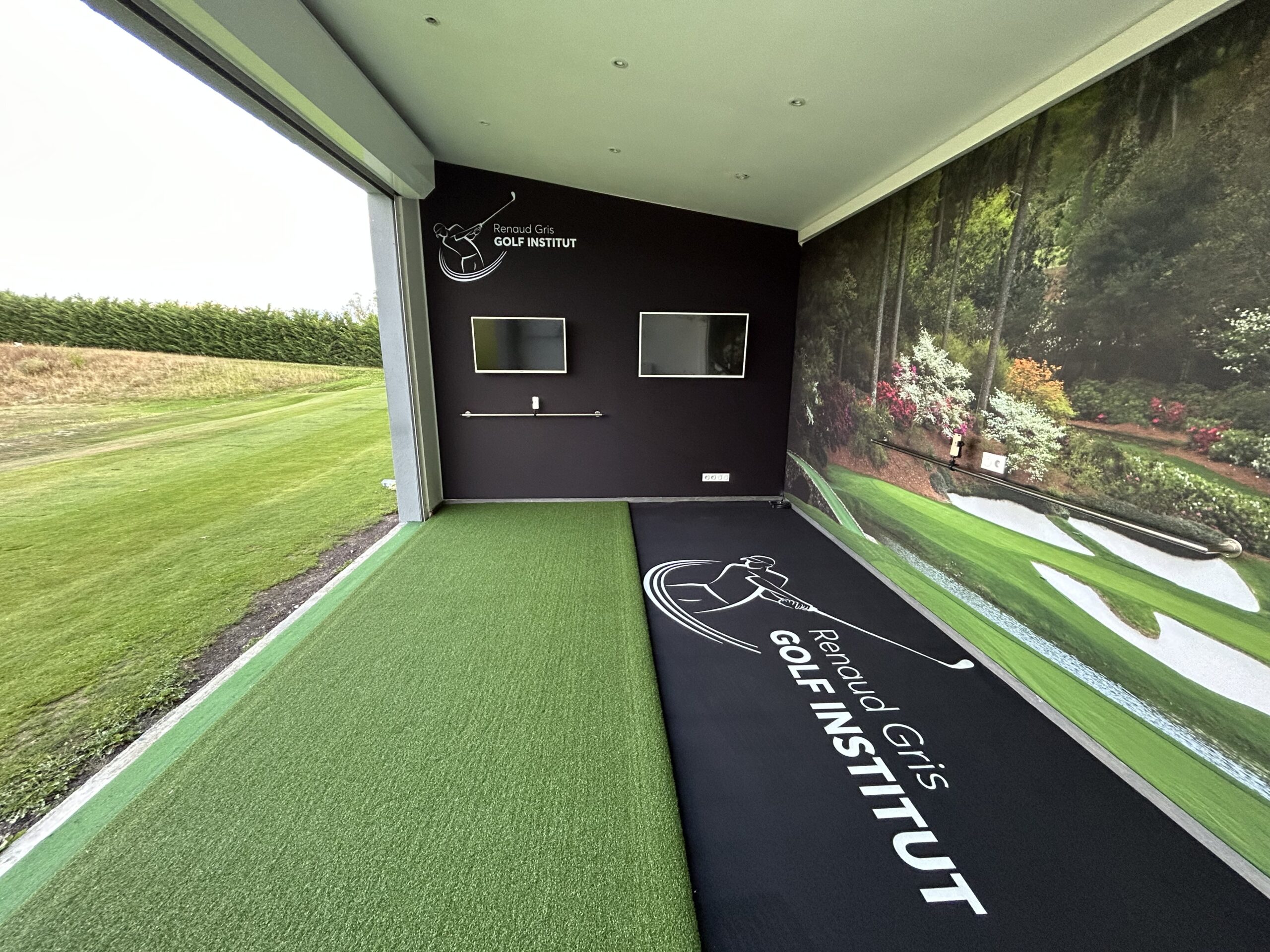 Nouveau décor au studio du Renaud Gris Golf Institut - Golf rhône-alpes
